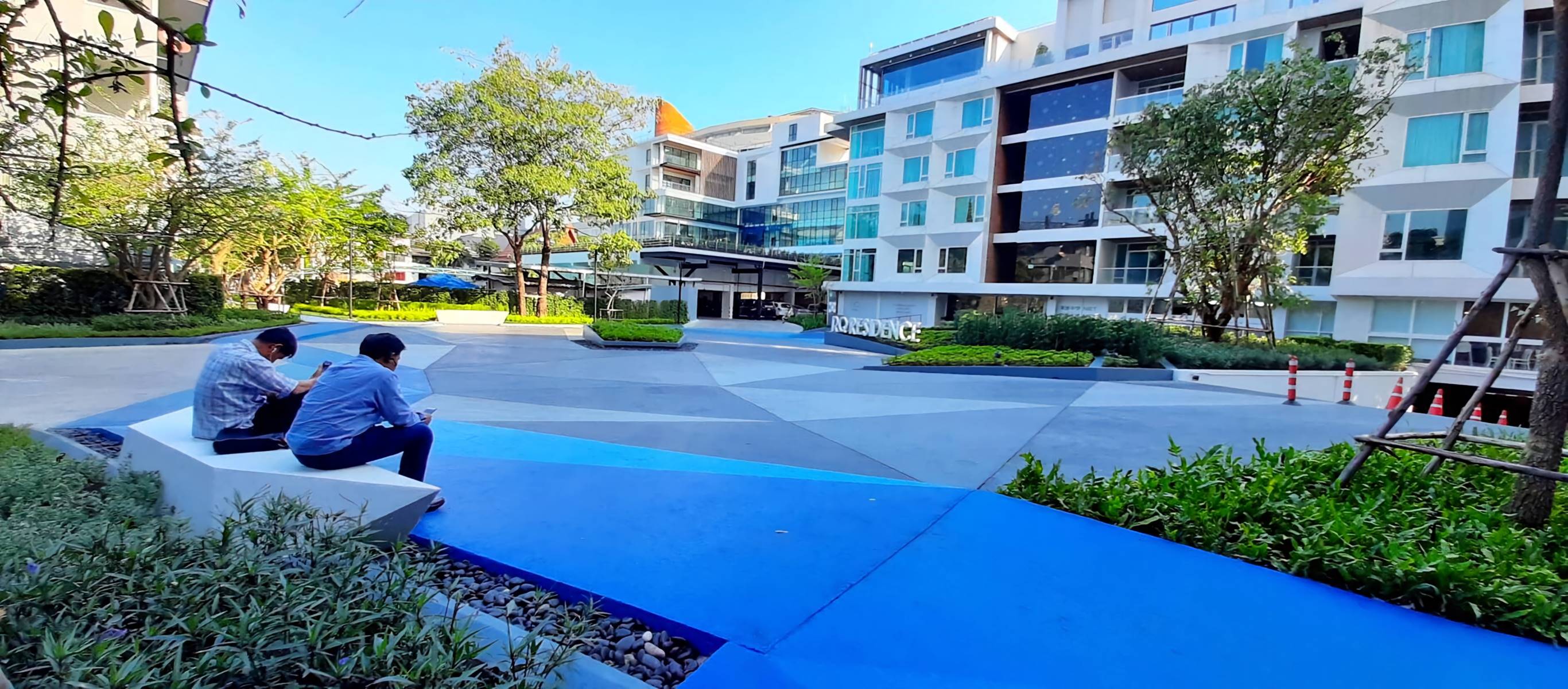 พื้นโพลีไวนิลคละสีชนิดเคลือบแข็ง - บารมี